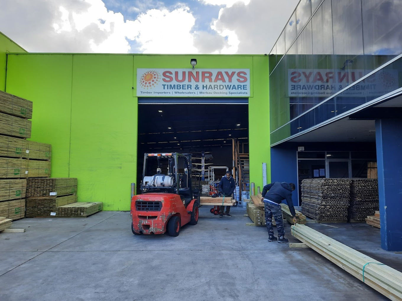 Advantages of Using Composite Decking – Sunrays Timber & Steel